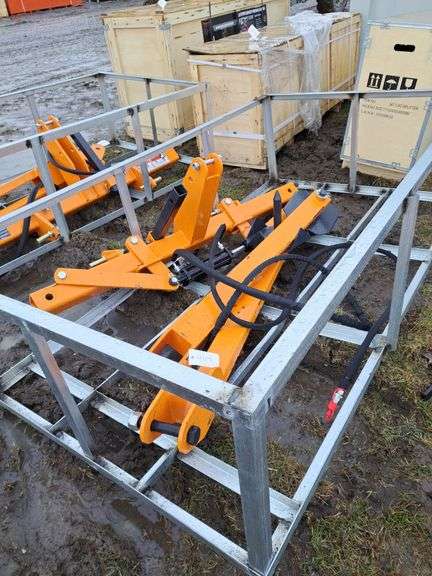 3 point Round bail unroller attachment - Rogers Community Auction Inc.