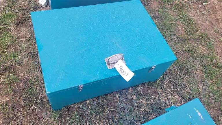 24 Ratchet Straps & Flat Pack Tool Box - Rogers Community Auction Inc.