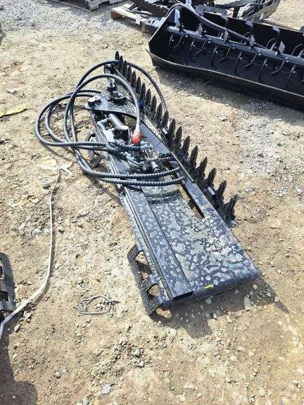 Giyi Skid Loader Hedge Trimmer - Rogers Community Auction Inc.