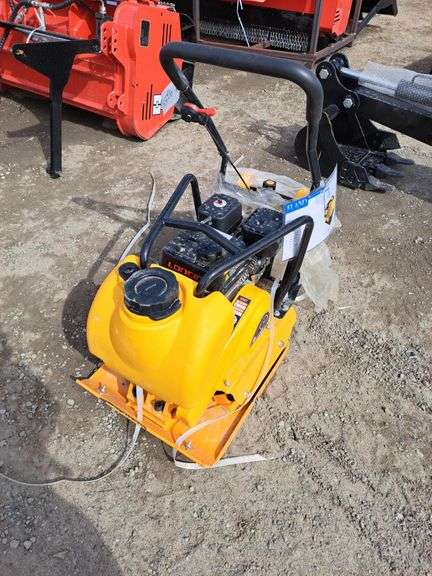 Fland FL90 Plate Compactor - Rogers Community Auction Inc.