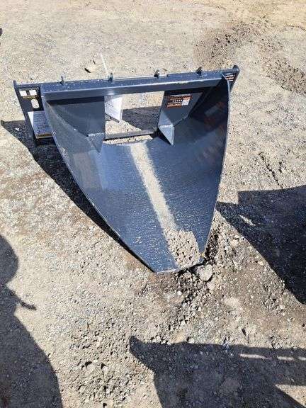 Wolverine Tree Digger Bucket - Rogers Community Auction Inc.