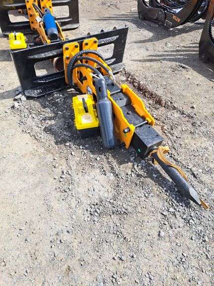 Giyi Skid Loader Breaker Attachment - Rogers Community Auction Inc.
