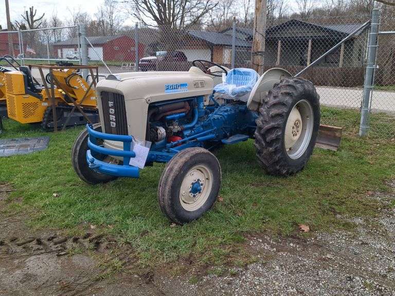 1965 Ford 4000 Tractor - Rogers Community Auction Inc.