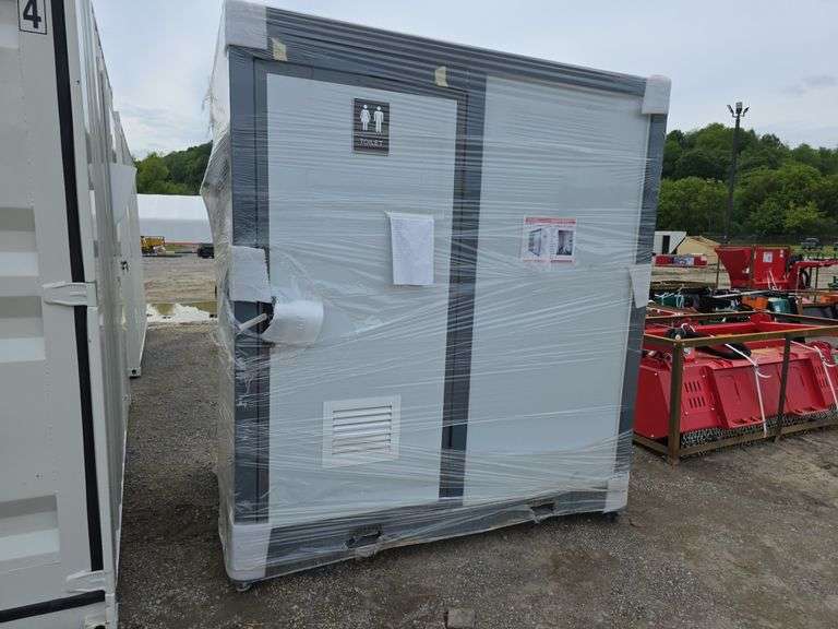 Raysky Mobile Bathroom - Full Bath - Rogers Community Auction Inc.