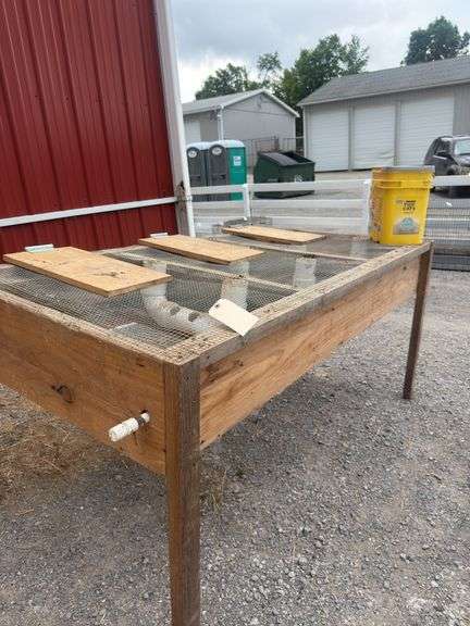 Quail Pen w/ Automatic Water System - Rogers Community Auction Inc.