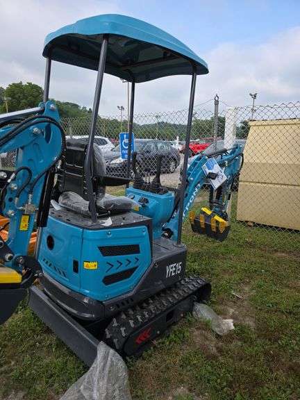 Infront YFE15 Mini Excavator w/ Thumb & Canopy - Rogers Community ...
