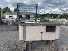 Pigeon Stand/Case - Rogers Community Auction Inc.