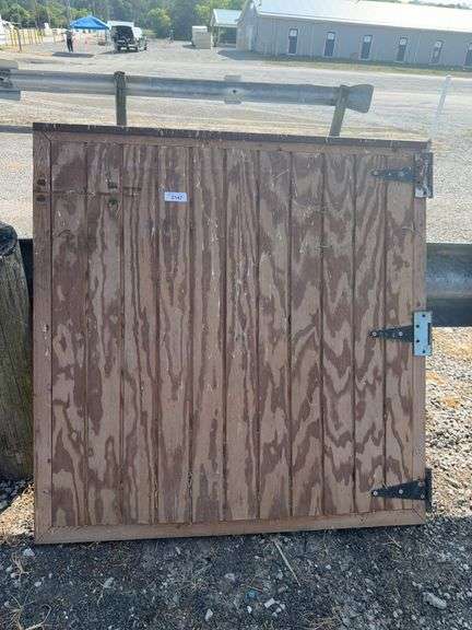 Stall Gate w/ Hinges - Rogers Community Auction Inc.