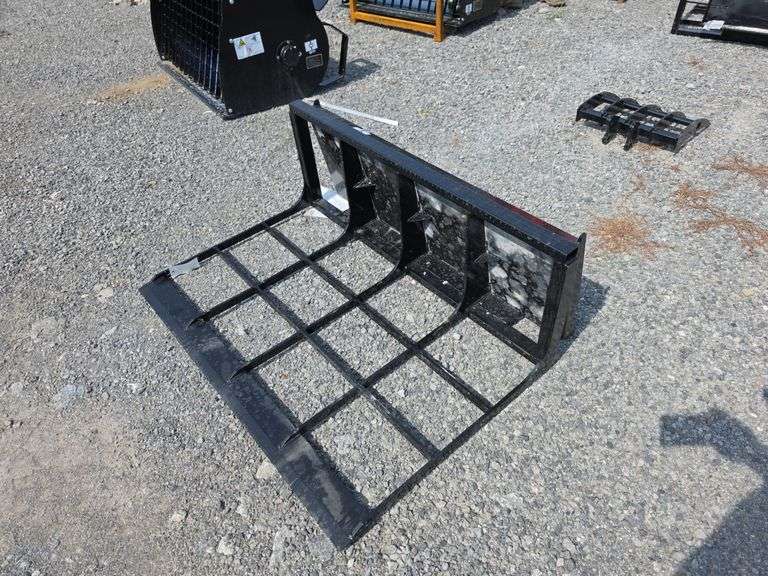 Giyi Skid Loader Land Leveler - Rogers Community Auction Inc.