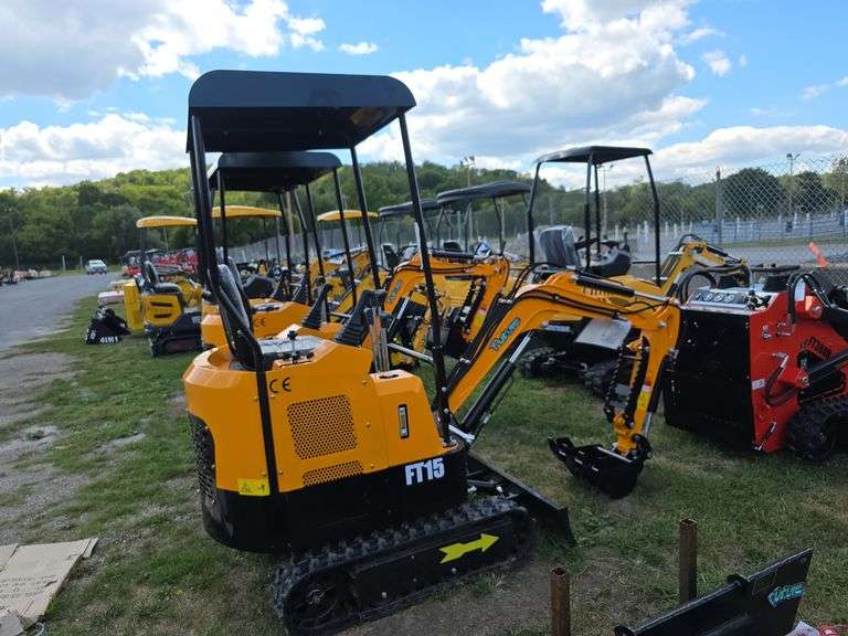 Future FT15 Gas Mini Excavator w/ Blade, Pilot Controils & Thumb ...