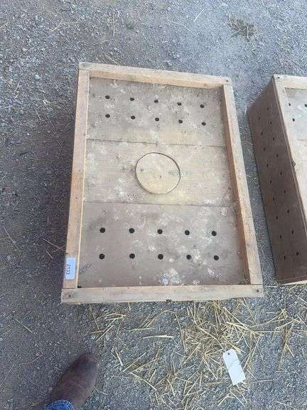 Wooden Chicken Crate Wire Bottoms - Rogers Community Auction Inc.