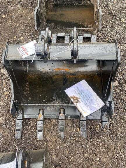 "ABSOLUTE" Land Hero 30" Excavator Tooth Bucket - RES Auction Services
