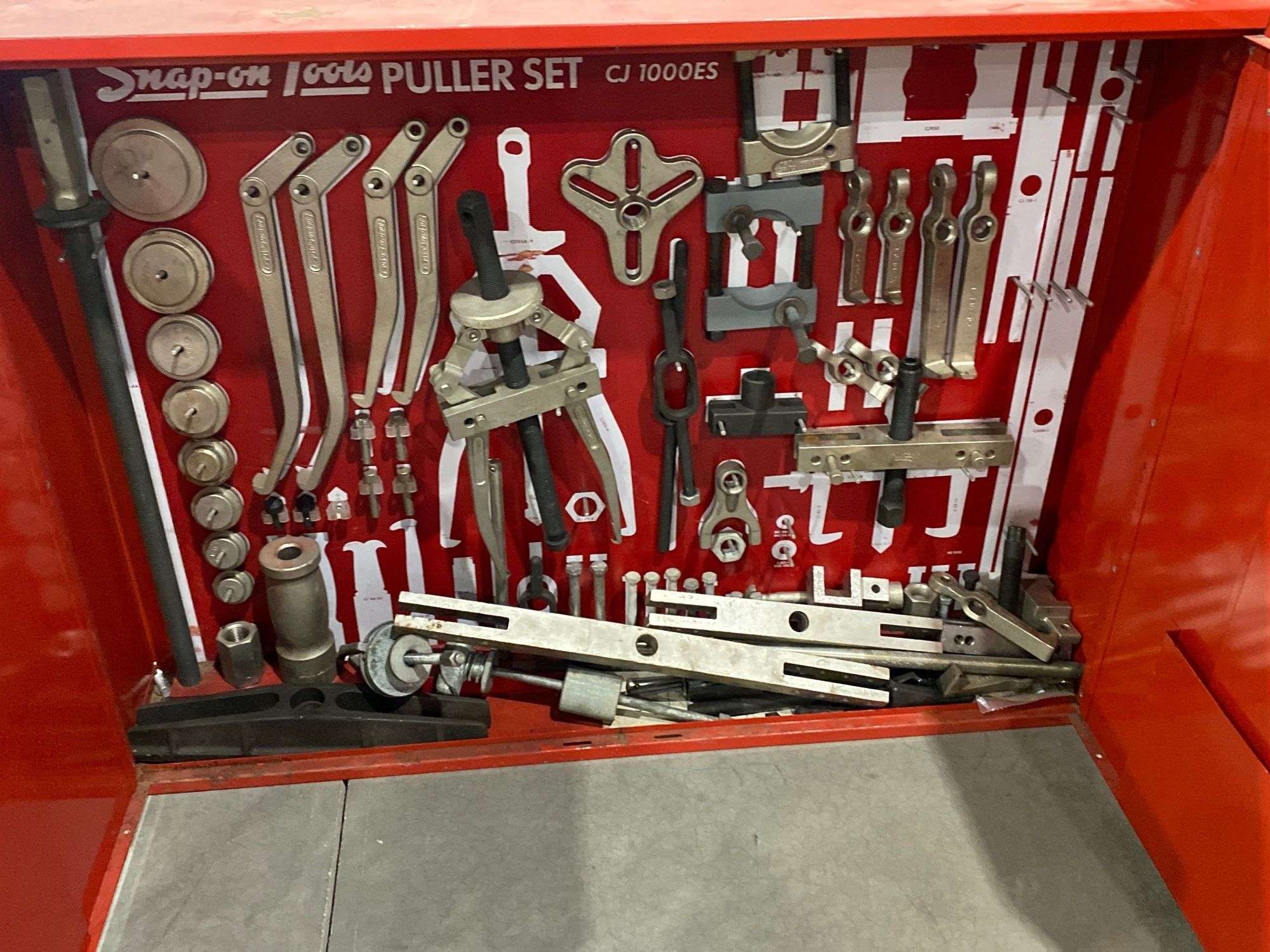 Snap On Gear Puller Cabinet RES Auction Services