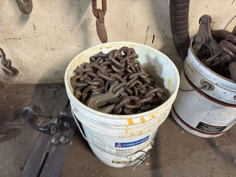 Misc. Bucket of Chains - RES Auction Services