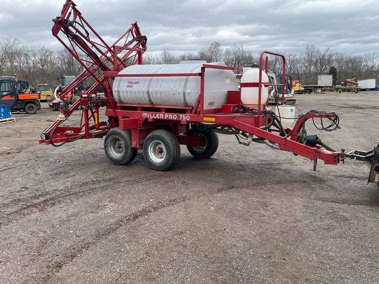 "ABSOLUTE" 2004 Miller Pro Pull Type Sprayer - RES Auction Services
