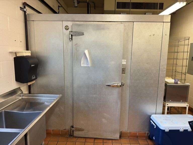 Leer Walk In Cooler - Items In Front of Freeze Not Included - RES ...