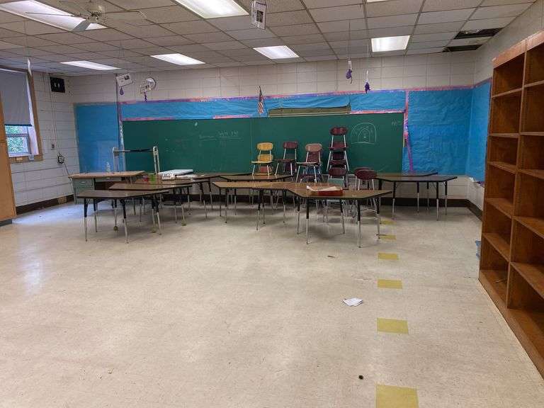 Tables , chairs, desk, miscellaneous - RES Auction Services