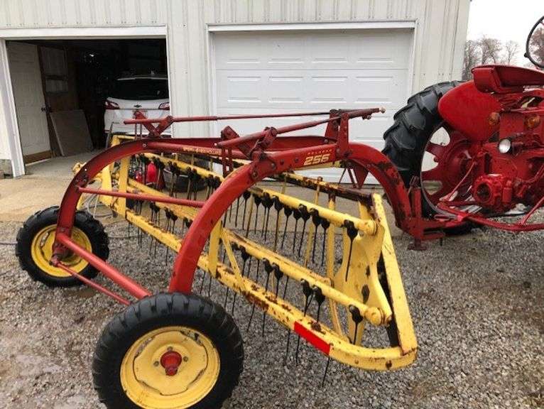 New Holland 256 Hay Rake - RES Auction Services