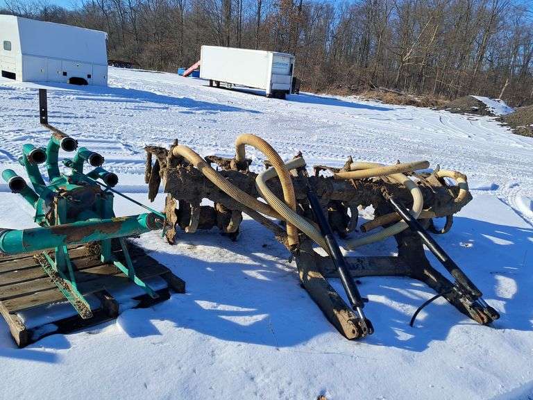 VTI 6 Row Manure Injector Bar - RES Auction Services