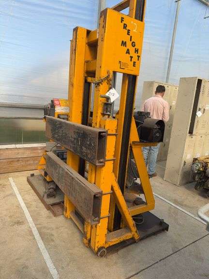 Freight Mate 2500lbs Lifting Unit - RES Auction Services