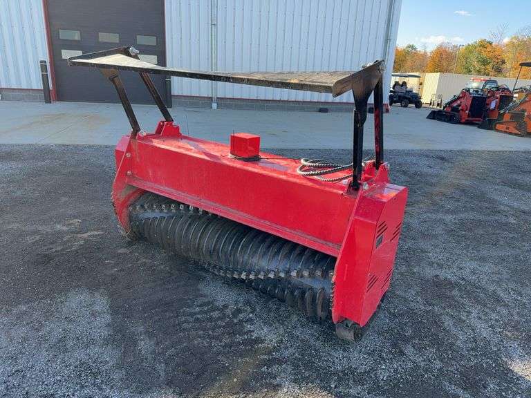 2025 Future IT-72 Pro 72" Mulcher - RES Auction Services