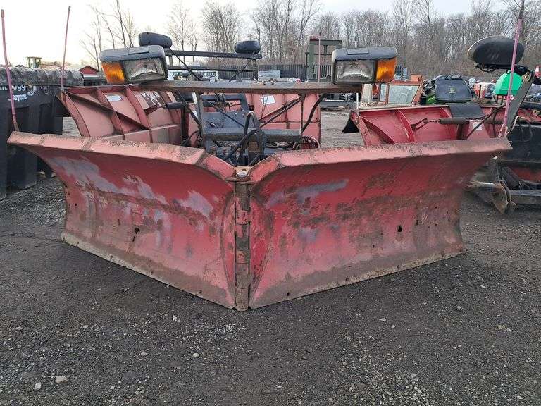 Boss 9'2" V-Plow Snow Plow - RES Auction Services