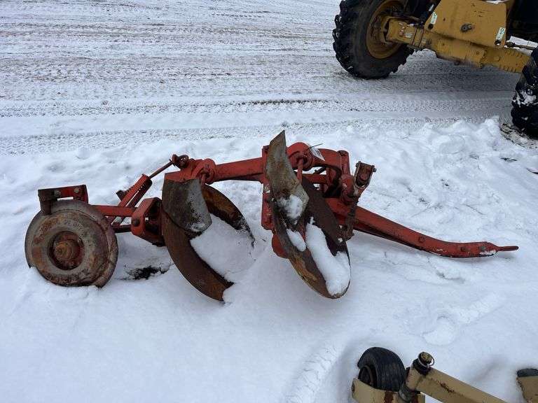 Allis Chalmers Disc Plow - RES Auction Services