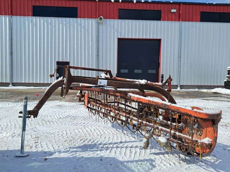 New Idea 402 Hay Rake - RES Auction Services