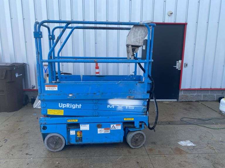 Upright MX15 Scissor Lift - RES Auction Services
