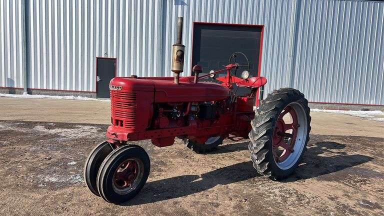 1939 Farmall H 2WD Tractor - RES Auction Services