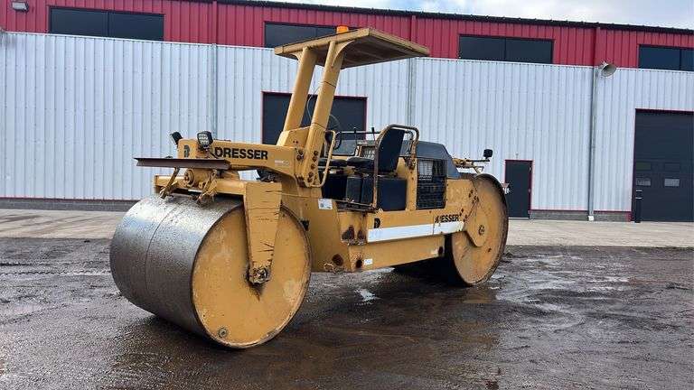 1990 Dresser 712 Static Roller - RES Auction Services