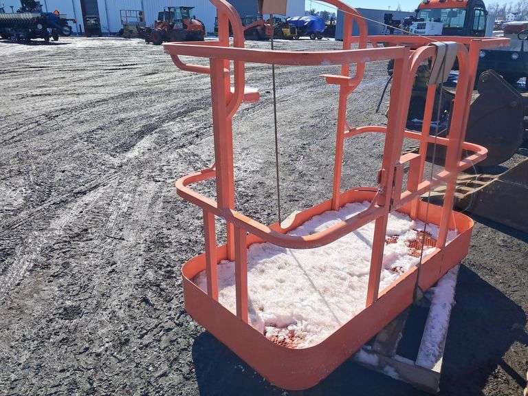 JLG Manlift Basket - RES Auction Services