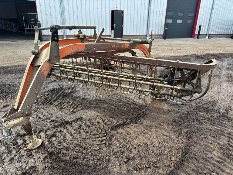 New Idea Bar Rake - RES Auction Services