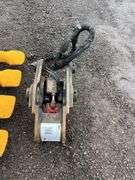 Cat 305 Hydraulic Quick Coupler - RES Auction Services