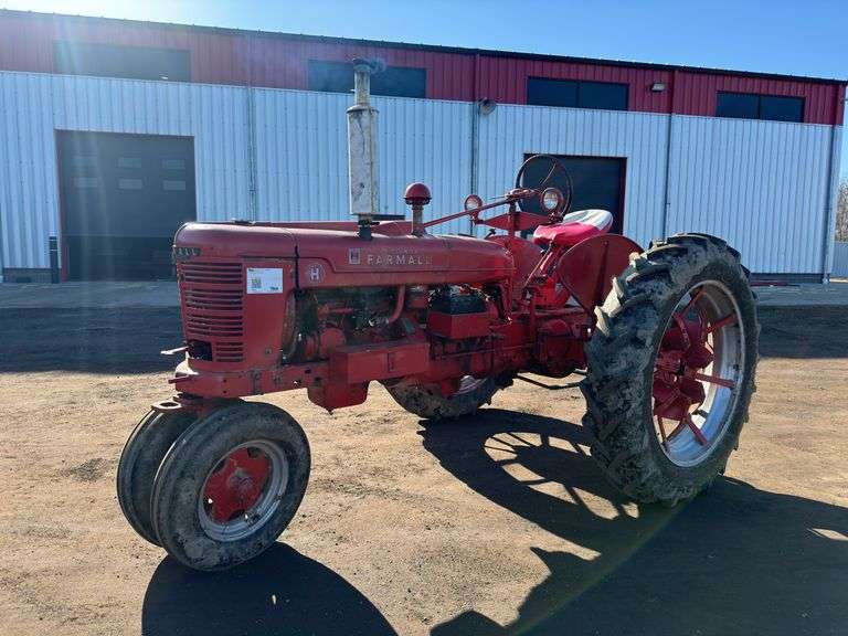 1944 Farmall H 2WD Tractor - RES Auction Services