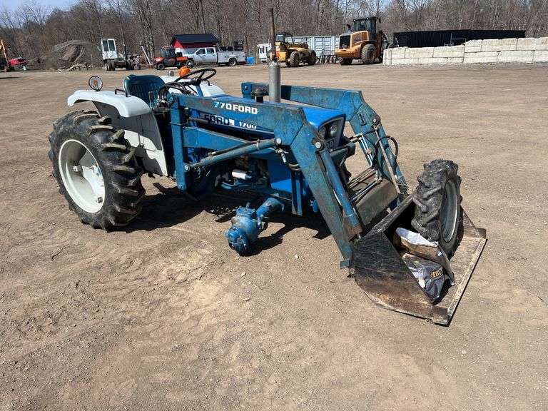 Ford 1700 4WD Tractor - RES Auction Services