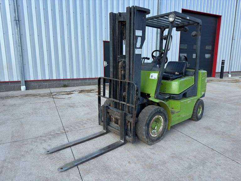 Clark CGP25 Forklift - RES Auction Services