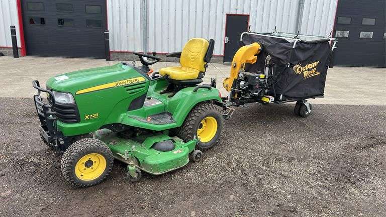 2009 John Deere X728 Riding Mower - RES Auction Services