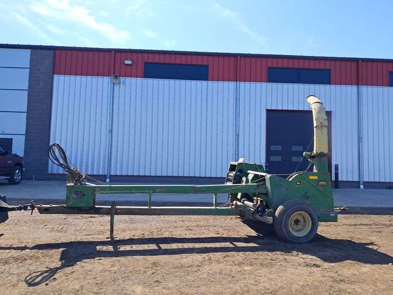 John Deere 3970 Forage Chopper - RES Auction Services