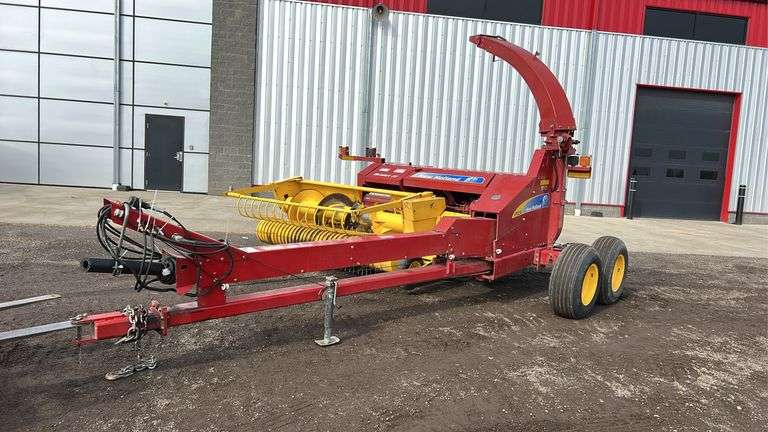 New Holland FP230 Pull Type Chopper - RES Auction Services