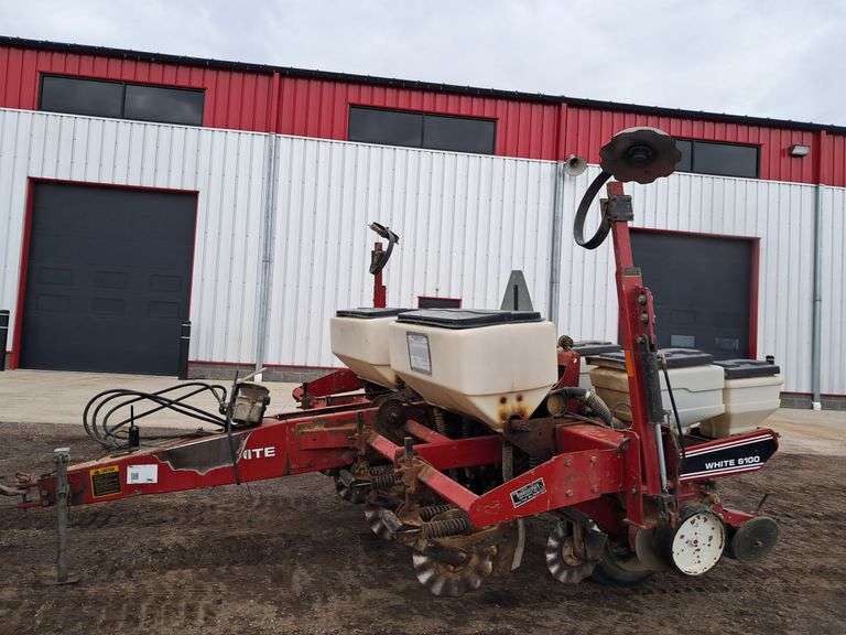 White 6100 Corn Planter - RES Auction Services