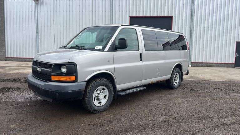 2009 Chevrolet Express 12 Passenger Van - RES Auction Services