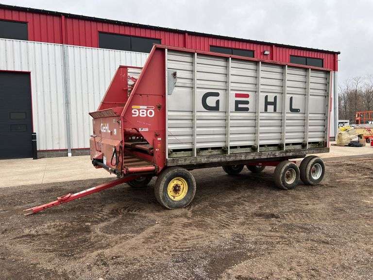 Gehl 980 Silage Wagon - RES Auction Services