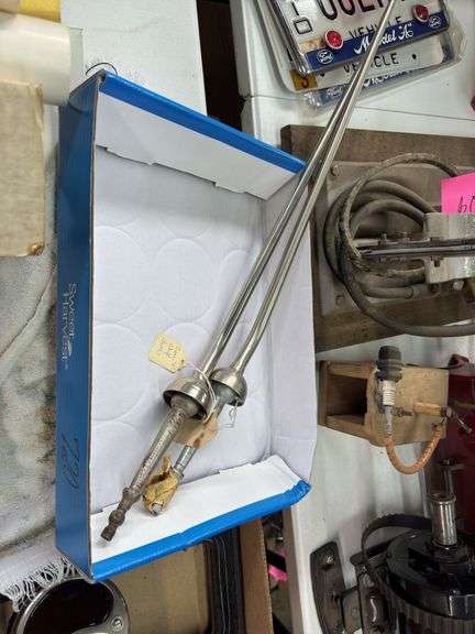 (2) Gear Shift Levels - RES Auction Services