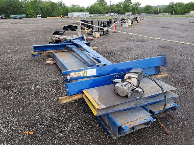 Forward Lift 4 Post Truck Lift - RES Auction Services