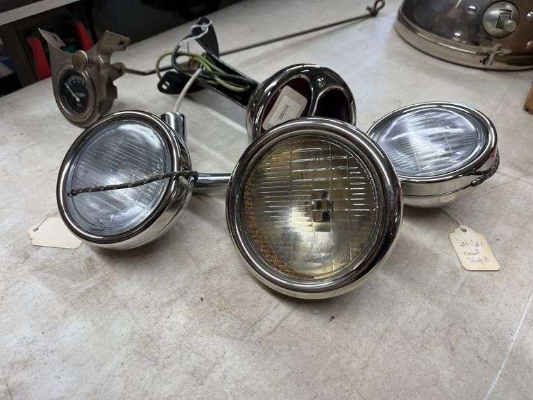 30’-31’ Cowl Lights - RES Auction Services