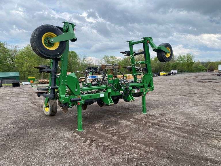 John Deere 2510H Anhydrous Applicator - RES Auction Services