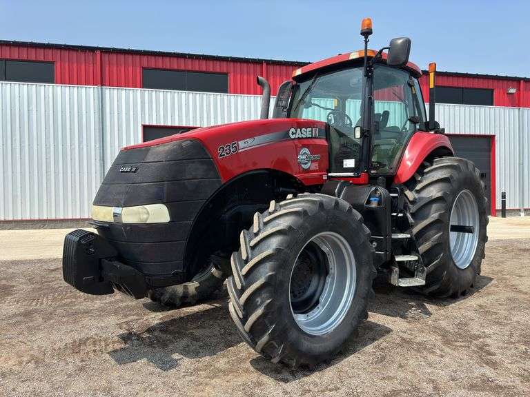 Case IH Magnum 235 4WD Tractor - RES Auction Services