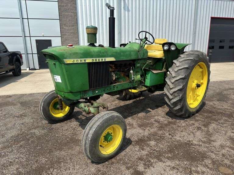 John Deere 2510 2WD Tractor - RES Auction Services