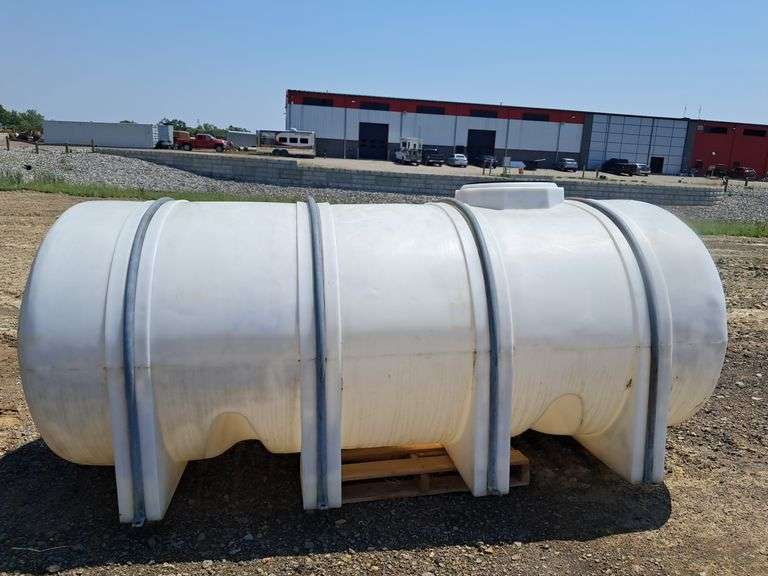 1235 Gallon Leg Tank w/ straps - RES Auction Services